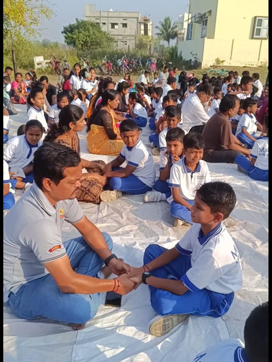 ಪಾಲಕರ ಹೊರಗಣ್ಣು ಮುಚ್ಚಿಸಿ, ಒಳಕಣ್ಣು ತೆರೆಸಿದ ನೇತ್ರಾಜ್ ಗುರುವಿನಮಠಮಹಾನ್ ಕಿಡ್ಸ್ ...